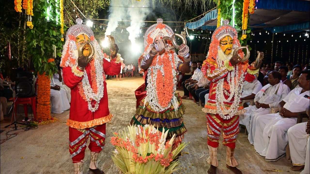 Varthe panjurli and guliga chamundi kola 🙏#tulunadu #tulunadu 🌙🌞# ...