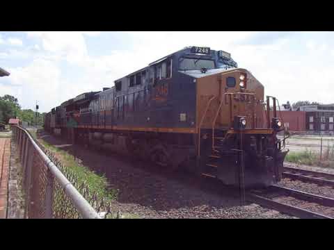 (7-5-2023) 2 trains in Marion Ohio:CSX northbound and BNSF southbound freight trains. - YouTube