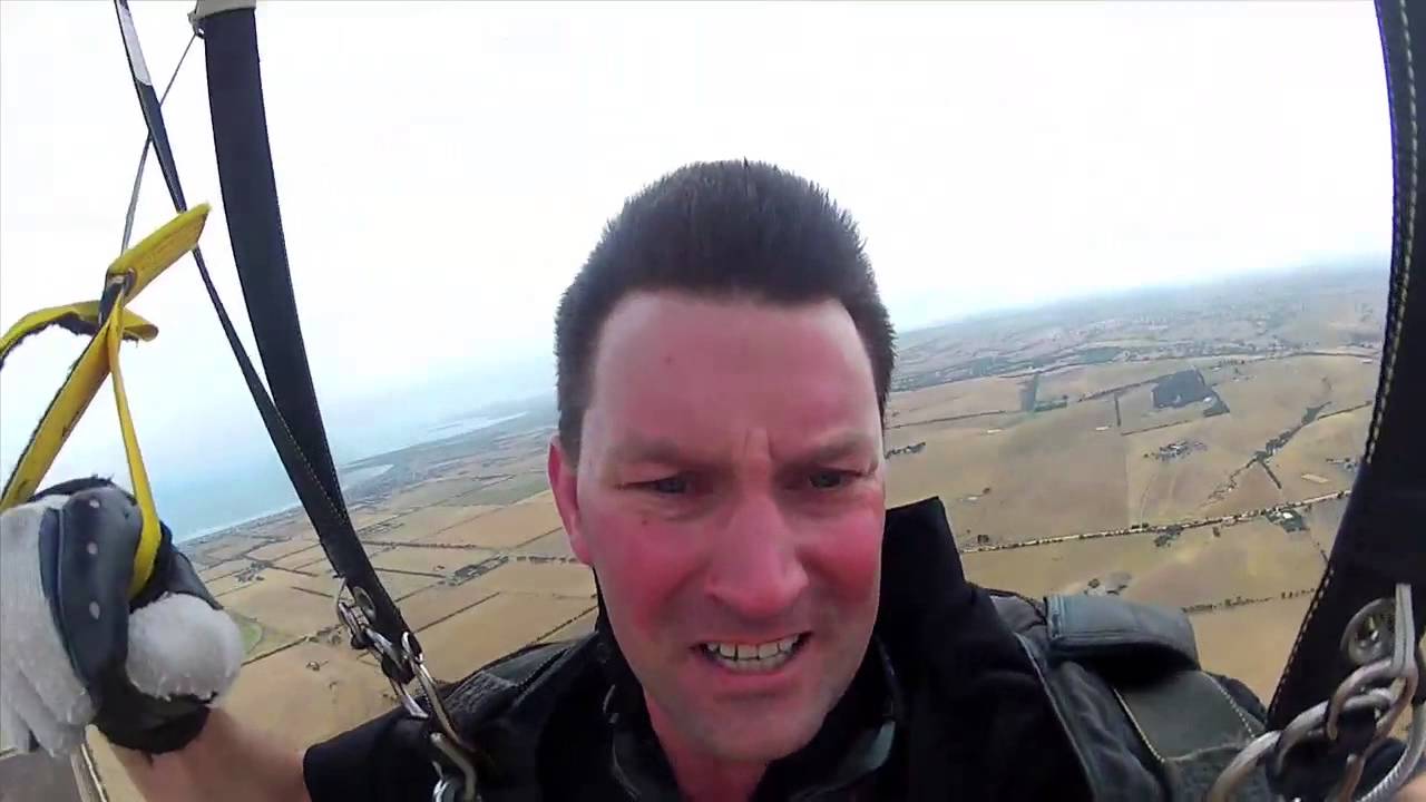 Alyssa Pittman at Skydive Goolwa - YouTube