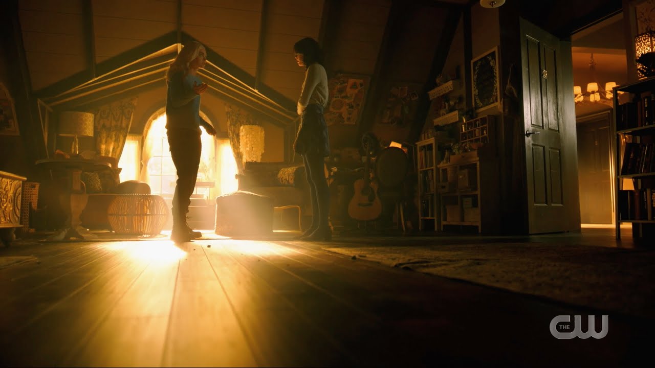 Legacies 3x04 Lizzie and Josie talk about MG. Josie gets her magic back ...