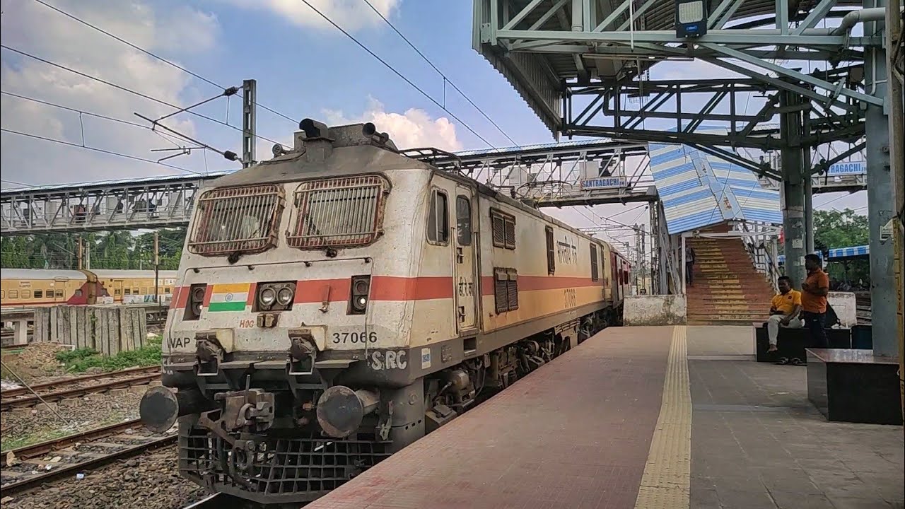BANGALORE DURONTO EXPRESS APPROACHING SANTRAGACHI JUNCTION AND MASSIVE ...
