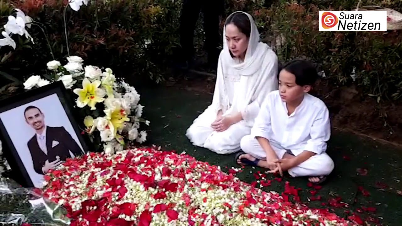 Suasana Pilu di Majlis Pengebumian Asyraf Sinclair - Noah dan Bunga ...