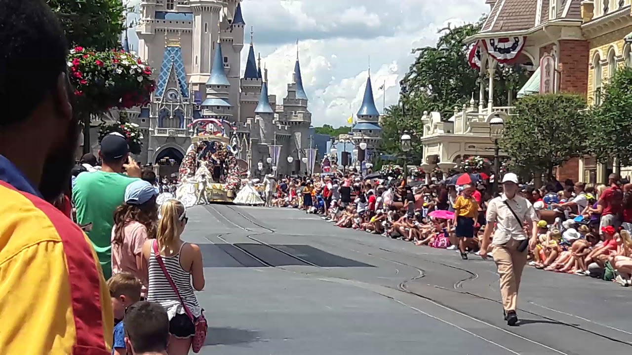 Starting Parade Disney - YouTube