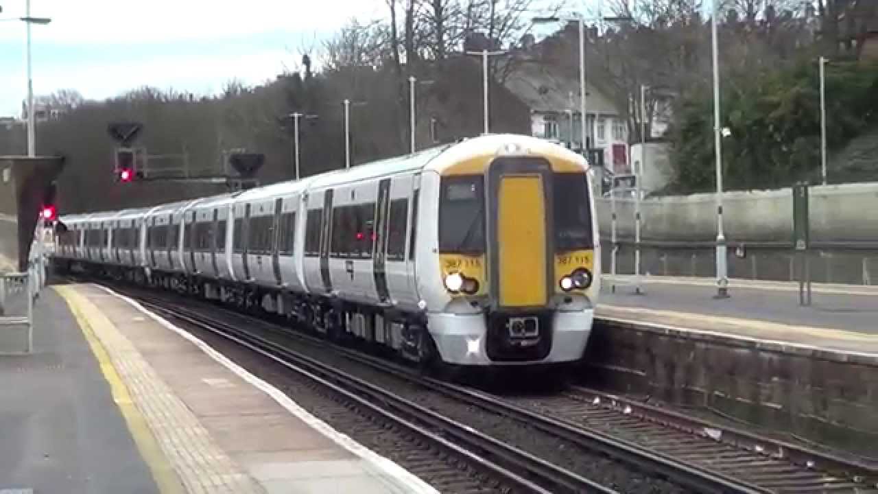 New Thameslink 387-115 & 387-114 passing Preston Park Station not in ...