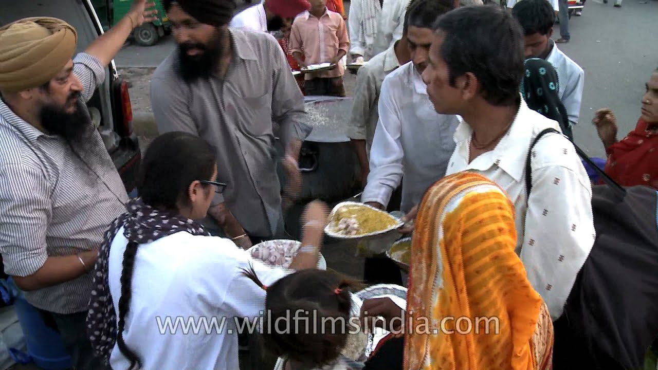 Free food for the needy by Jab Jab Sewa NGO, Delhi - YouTube