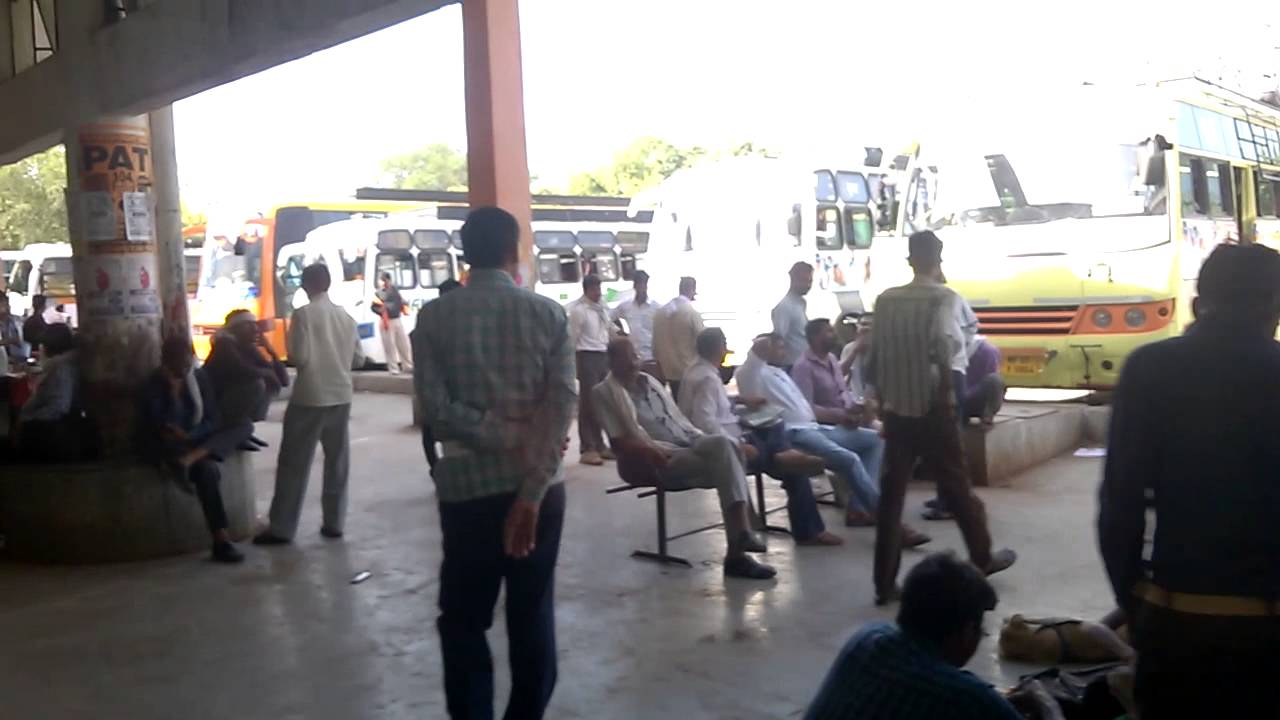 A typical morning at the Gwalior Bus Stand - YouTube