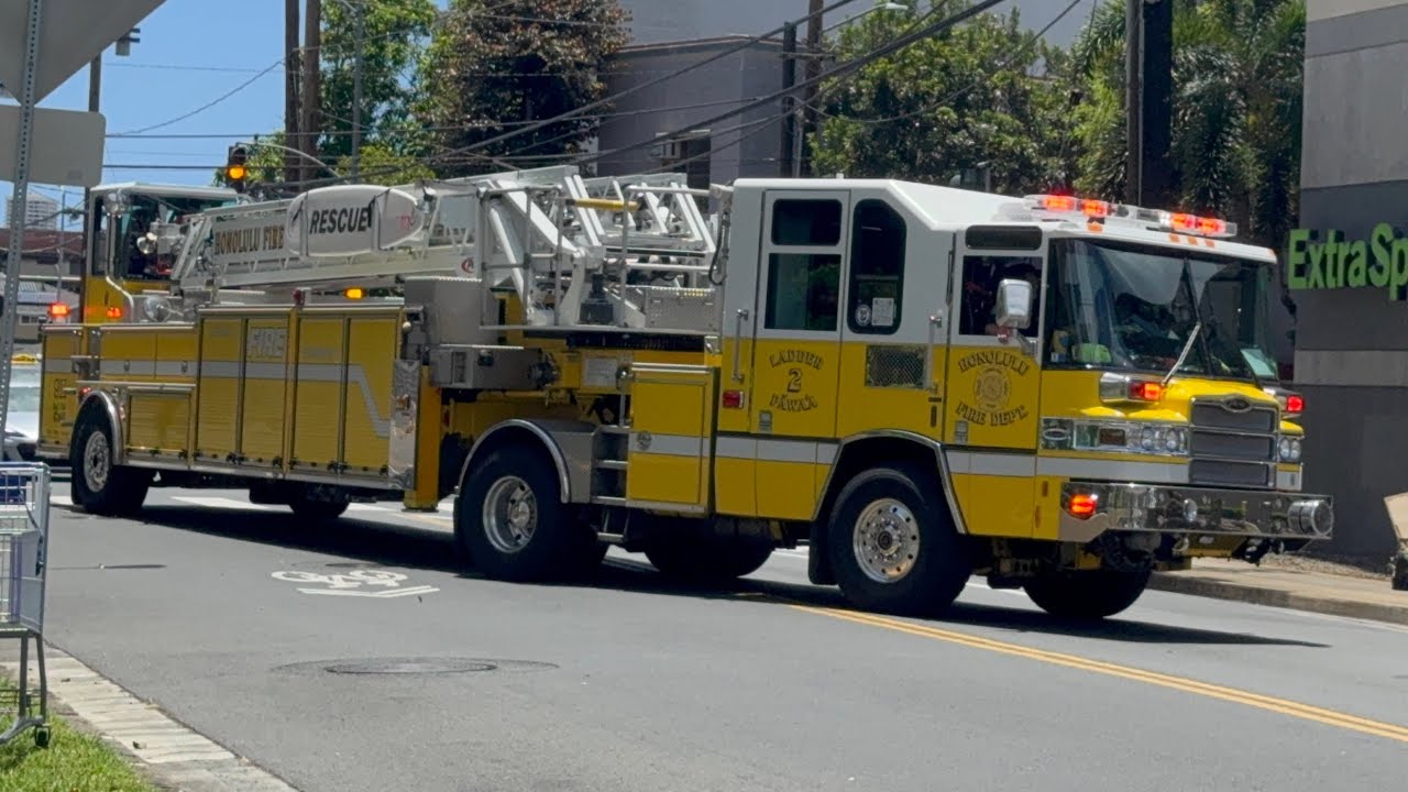 Honolulu fire Deparment ladder 2 responding/arrived on scene - YouTube