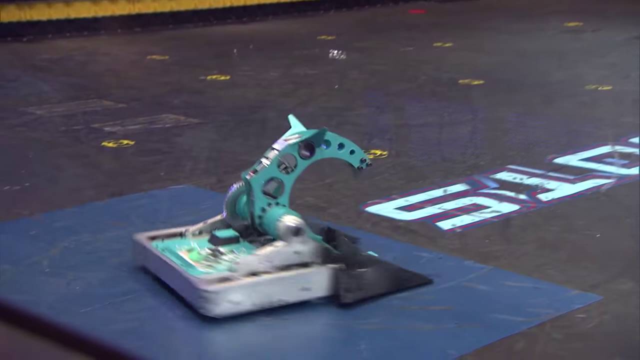 BattleBots Overhaul vs Cobalt Season 2 Qualifying Round - YouTube