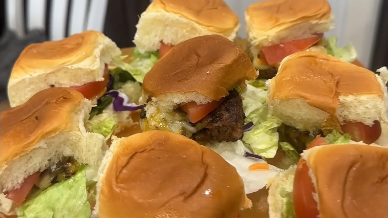 Making my LARGE Family LUNCH with only 2 burgers - YouTube