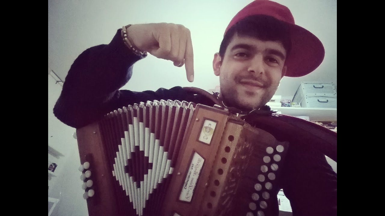 Luca Cocco di Ardauli all'armonica a bocca / balli sardi - YouTube