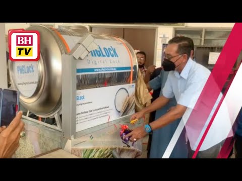 Mesin ATM Beras buat rakyat Terengganu - YouTube