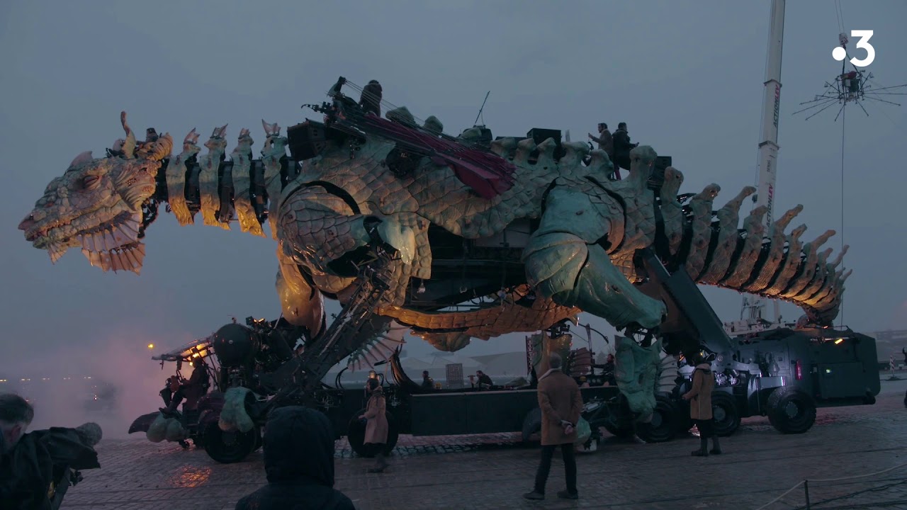 Images inédites du Dragon de Calais - YouTube