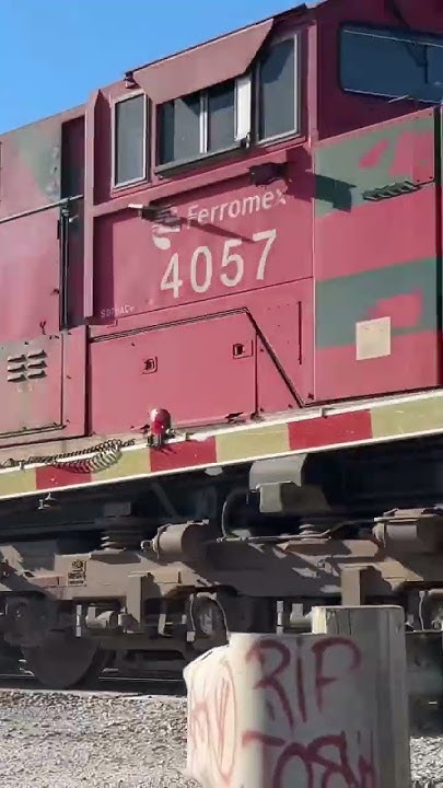 Ferromex SD70ACe trailing on BNSF Manifest train! #bnsftrains #bnsfrailway #bnsf - YouTube