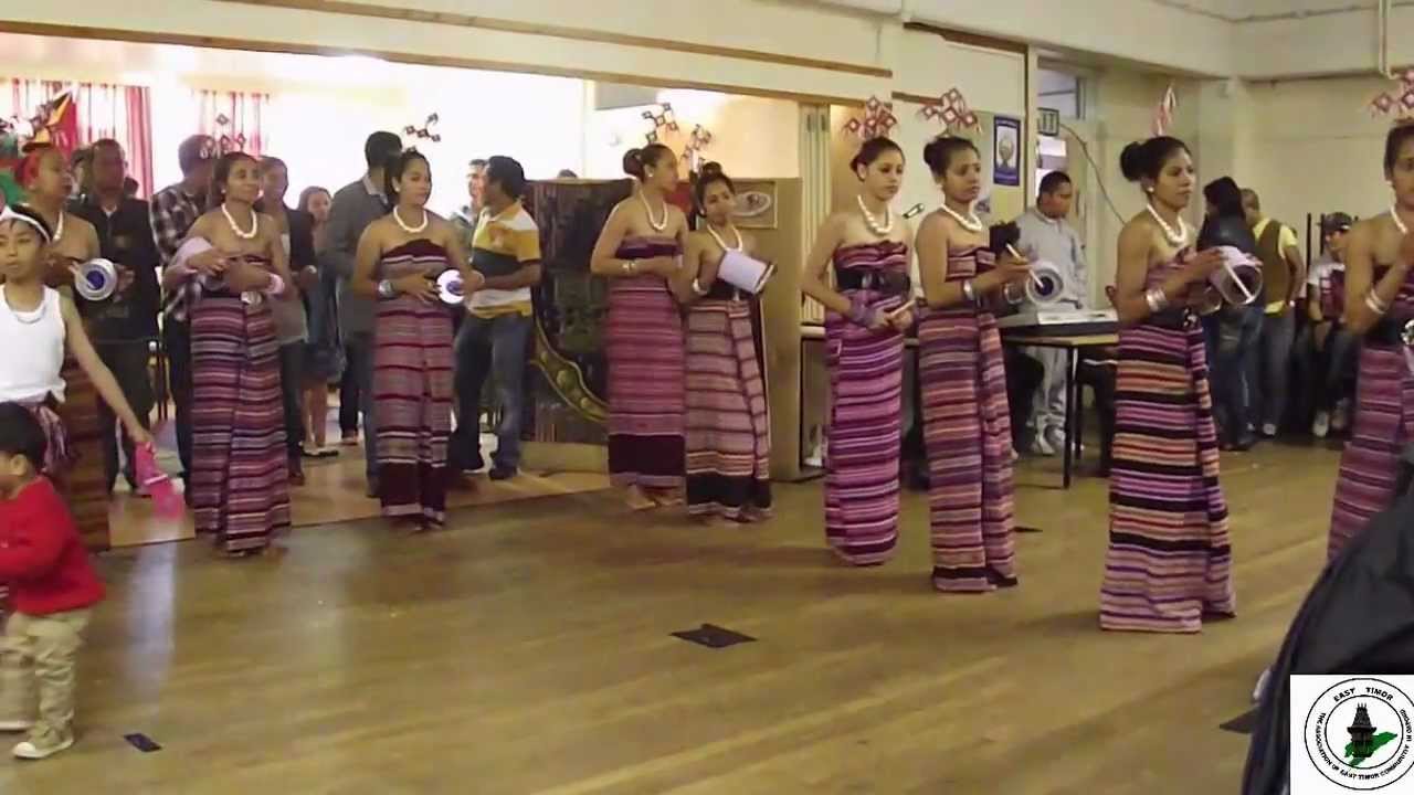Lospalos Timor Furak - performing sikire-waure - YouTube