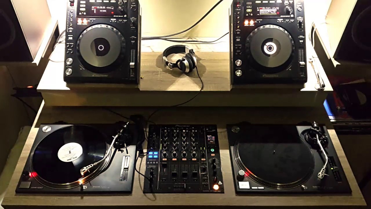 Atmosfear - Dancing In Outer Space (The Revenge rework) - YouTube