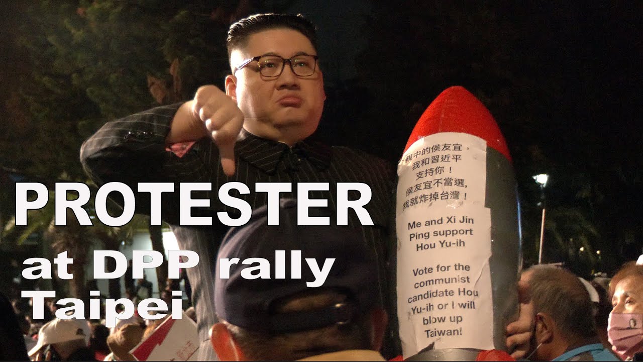 Protester at DPP 民主進步黨 rally Taipei January 6 during Tsai Ing-wen's ...