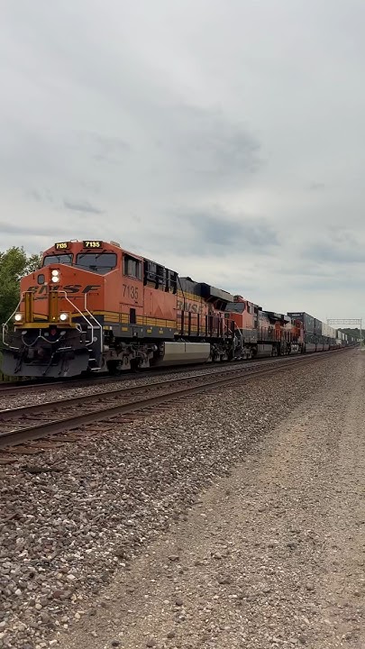 Another BNSF train pulling the hill cool engineer gives honk. Subscribe. - YouTube