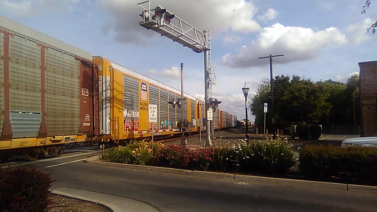 UP 6249 UP 7445 UP 5752 LEAD A FREIGHT TRAIN - YouTube