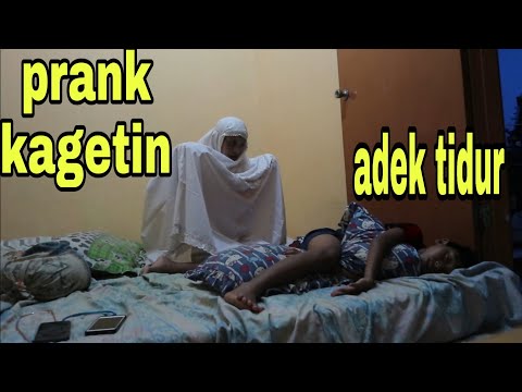 PRANK JADI HANTU , GANGGUIN ADEK LAGI TIDUR !!! NGAKAKKK!!