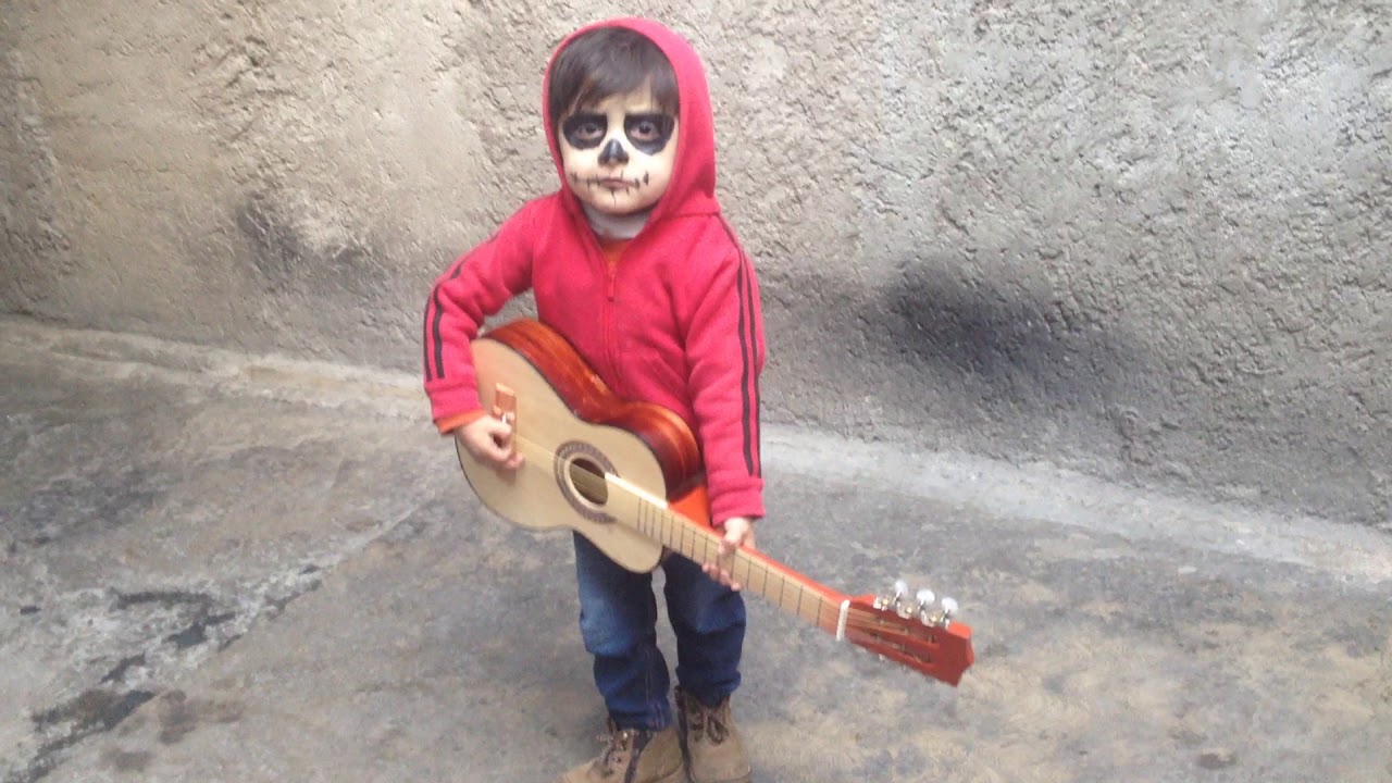 Audio (Coco) "un poco loco" - YouTube