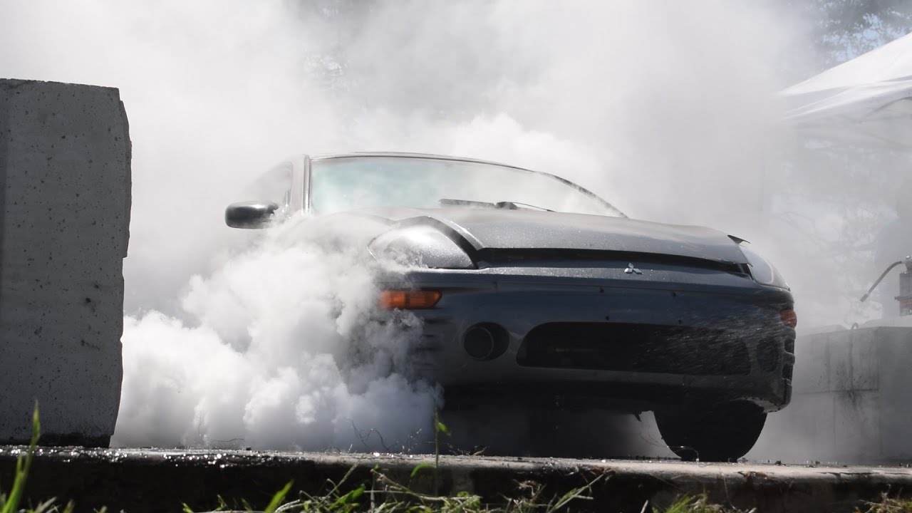 Mitsubishi Eclipse Shreds Tires! - Street Distortionz 3rd Annual Light ...