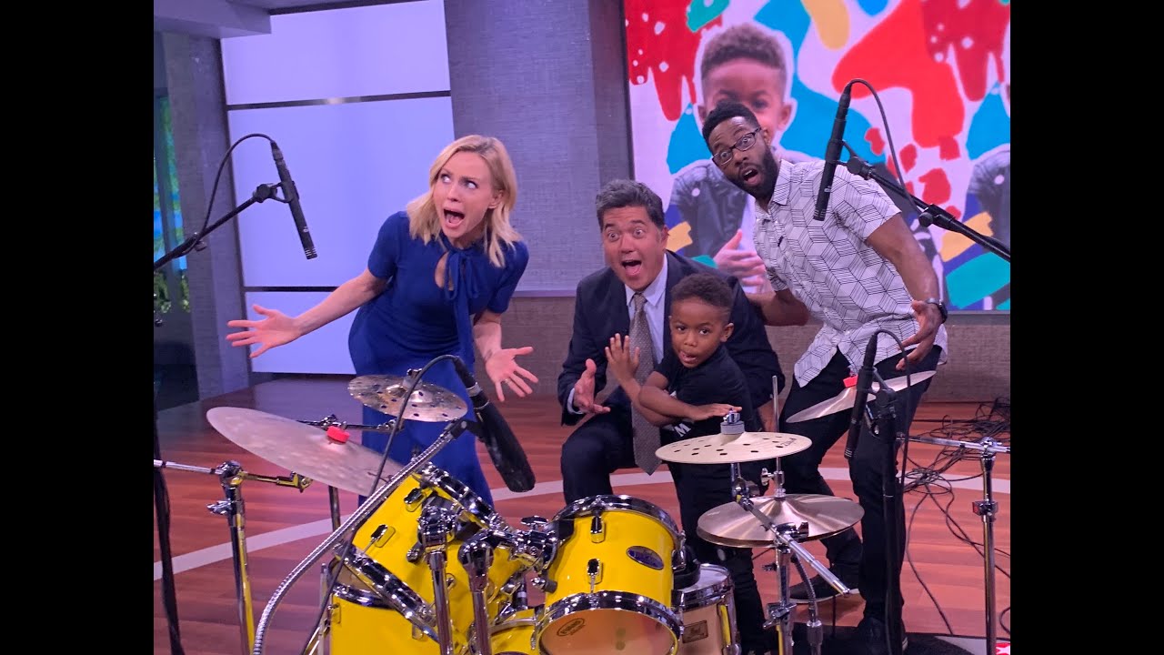 Justin Wilson II and Daddy play Pharrell Williams HAPPY on KTLA! - YouTube