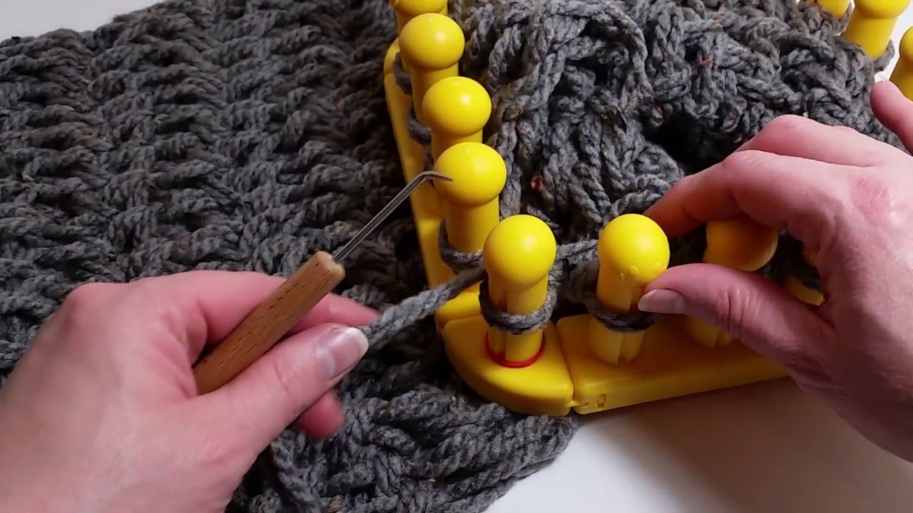 Figure Eight Stitch on the Zippy Loom - YouTube