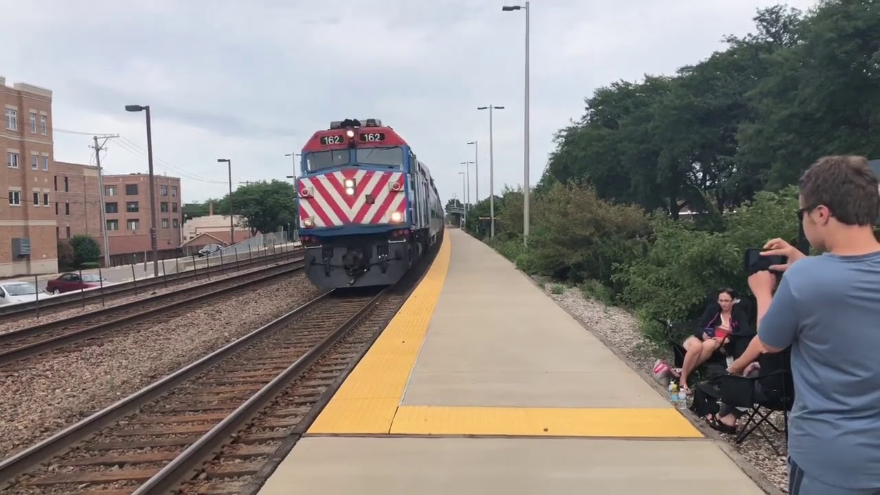 Railfanning at Lombard metra station. - YouTube