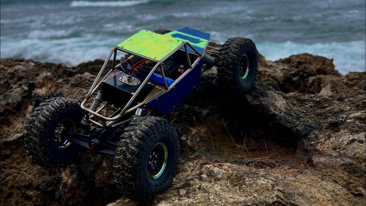 Vanquish VS4-10 with a Speedy RC A1 Moonbuggy chassis at the beach ...