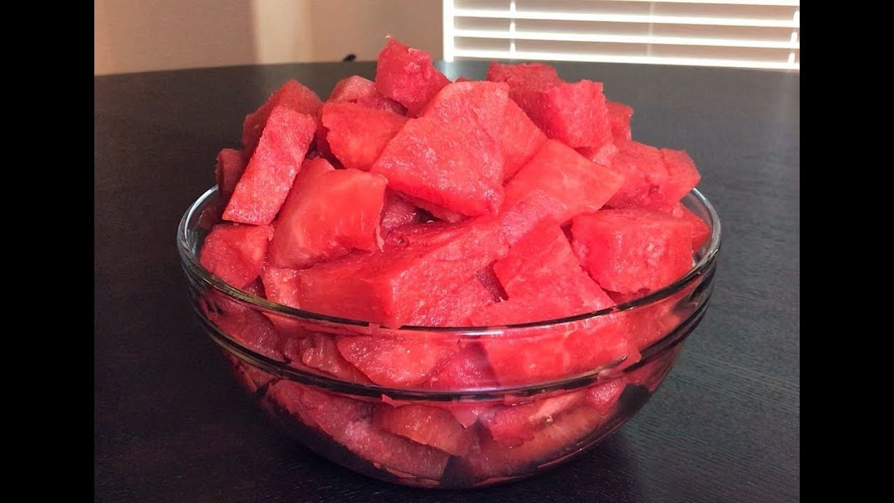How To Peel And Cut a Watermelon in One minute. - YouTube