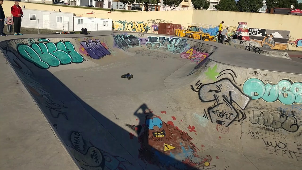 JBL J3 Speed Chettah Bashing at the Skatepark - YouTube