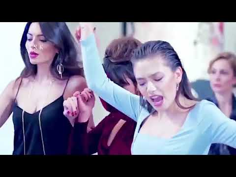 Neslihan Atagül dans  | manifesto
