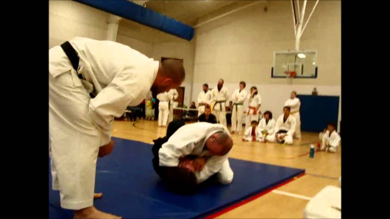 Sode guruma jime - Judo choke KO at a grappling competition. - YouTube