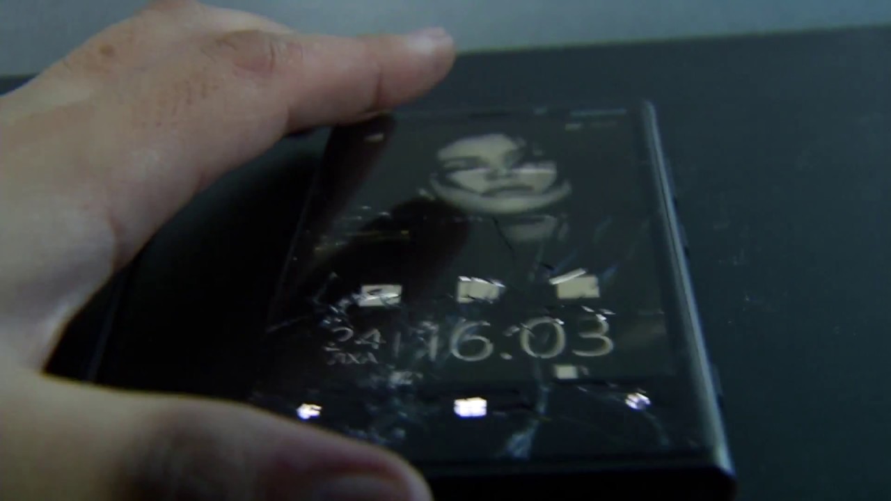 Nokia Lumia 920 broken screen - YouTube