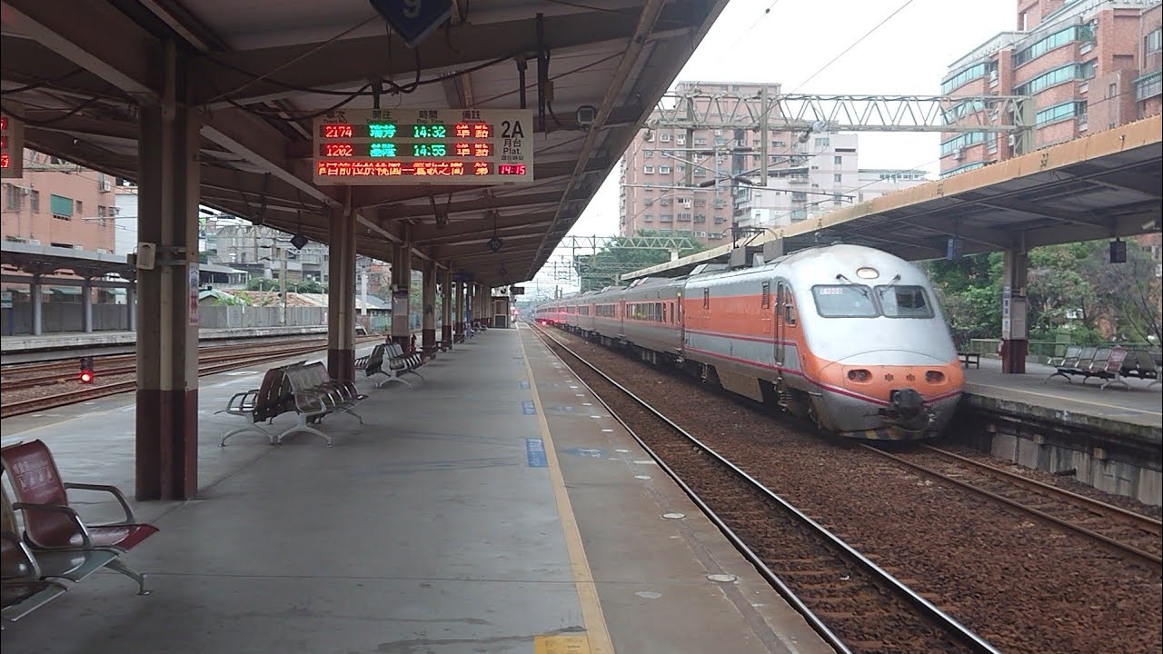129次自強號通過樹林站 - YouTube