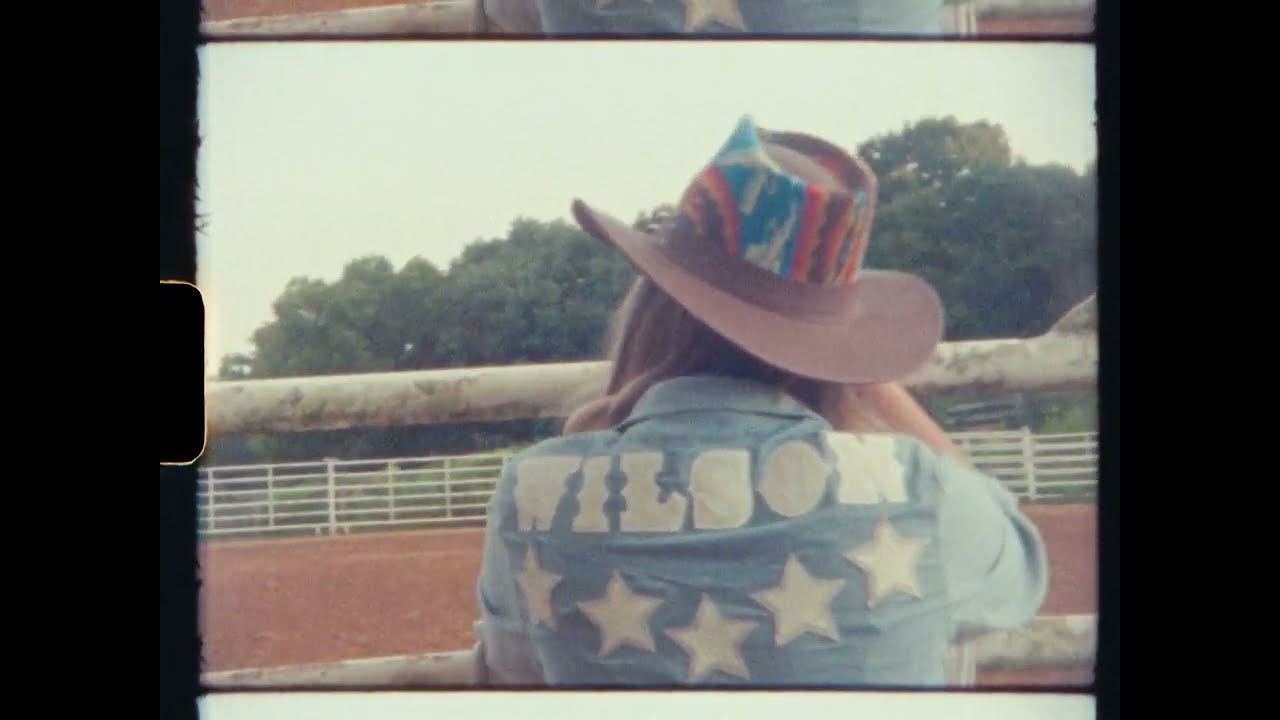 Lainey Wilson - Live Off (Official Lyric Video) - YouTube