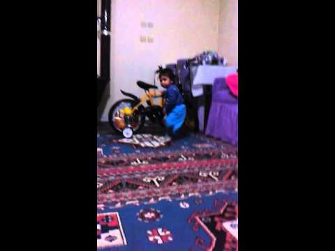 Gangnam style oynayan bebek muhammed