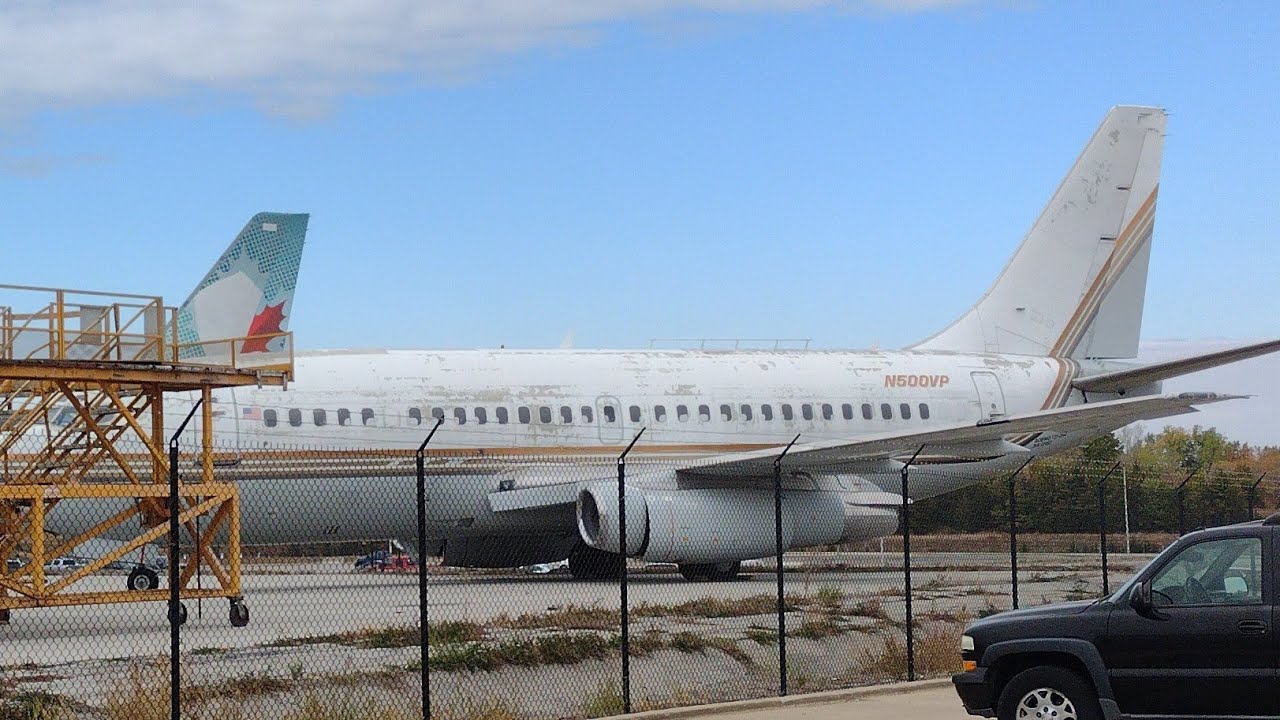Part 2 of Aircraft Parked or being worked on at Kansas City ...