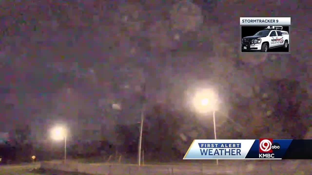 KMBC's Nick Bender tracking severe weather in Shawnee - YouTube