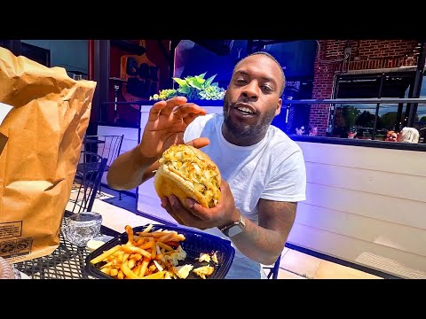 Ich bin extra nach Box Hills gereist, um das virale Doppel-Krabbenkuchen-Sandwich zu probieren 🦀