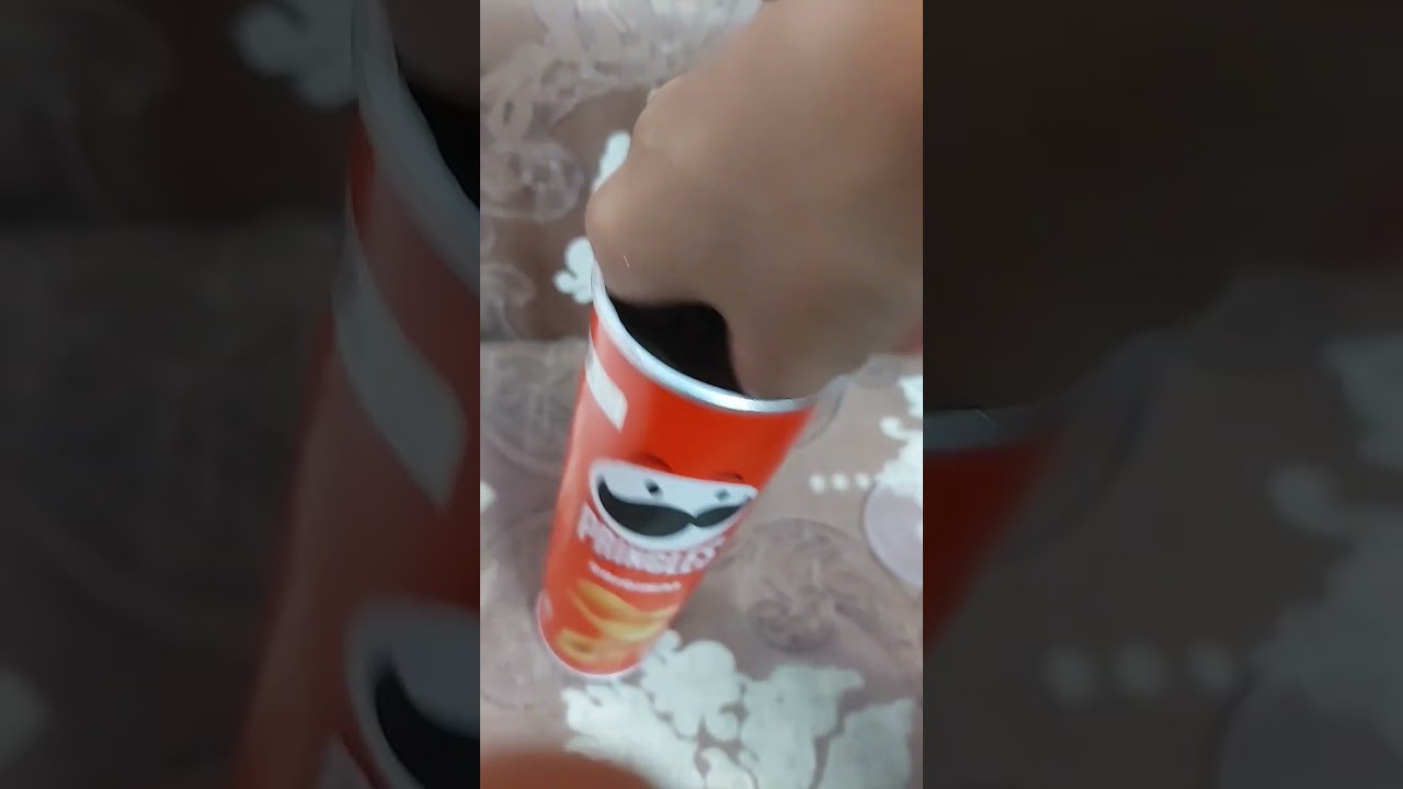 How to eat Pringles - YouTube