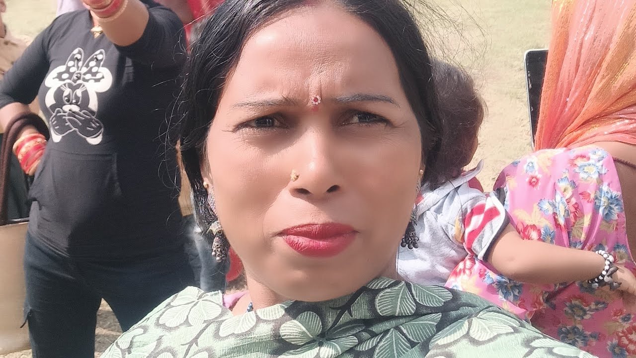 Saroj Devi मेंटर हैंस ने हमें इस तरह सड़क पानी 😜😜 - YouTube