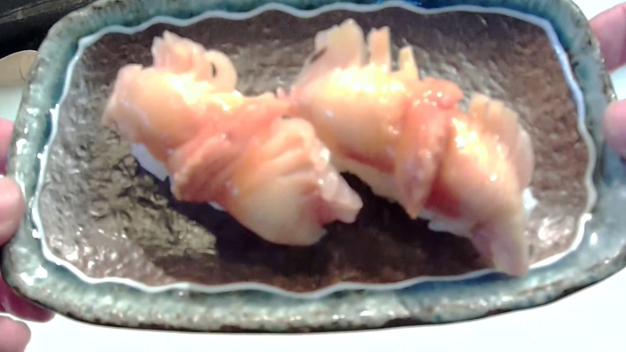 寿司!! Making SUSHI Akagai (Red Clam) 赤貝の仕込みからの～にぎり寿司 - YouTube