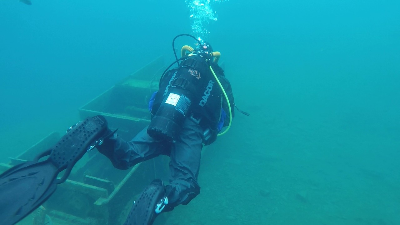 Bob diving the Kraken double hose reg. at the NEDEG rally - YouTube