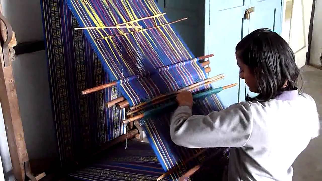 Gangtok, Sikkim. Traditional Backstrap Weaving of Traditional Designs - YouTube
