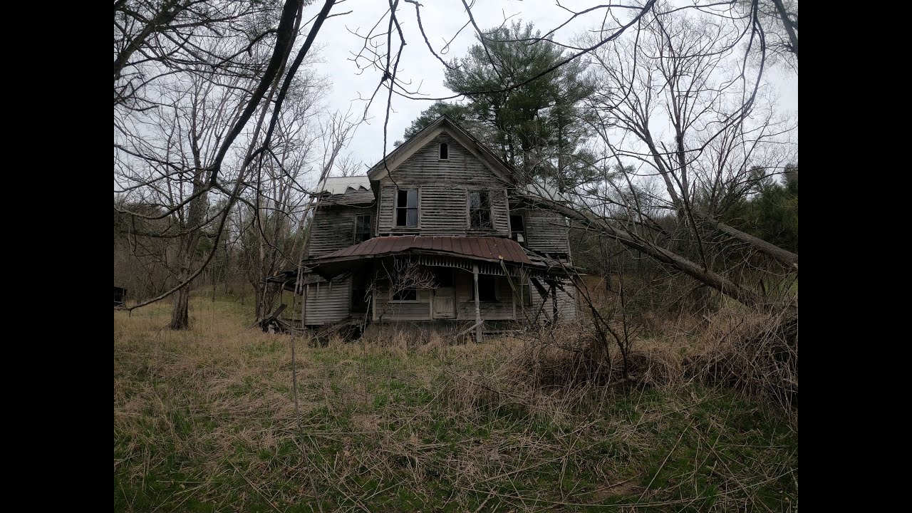 I Found an Abandoned House in the Middle of Nowhere - YouTube