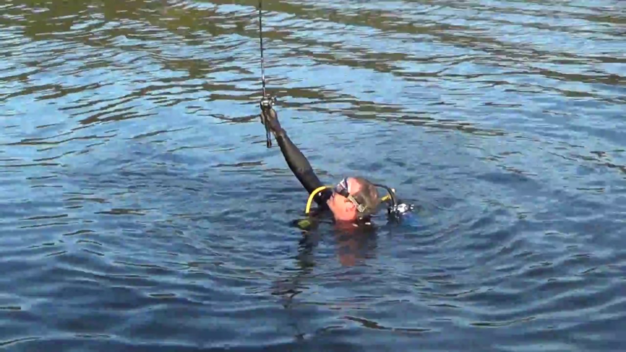 Manley Rods: James Thigpen Scuba Dives to Retrieve Rod - YouTube