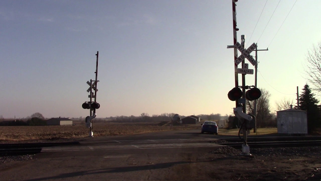East St. Grade Crossing Tour Malden, IL 12/27/19 - YouTube
