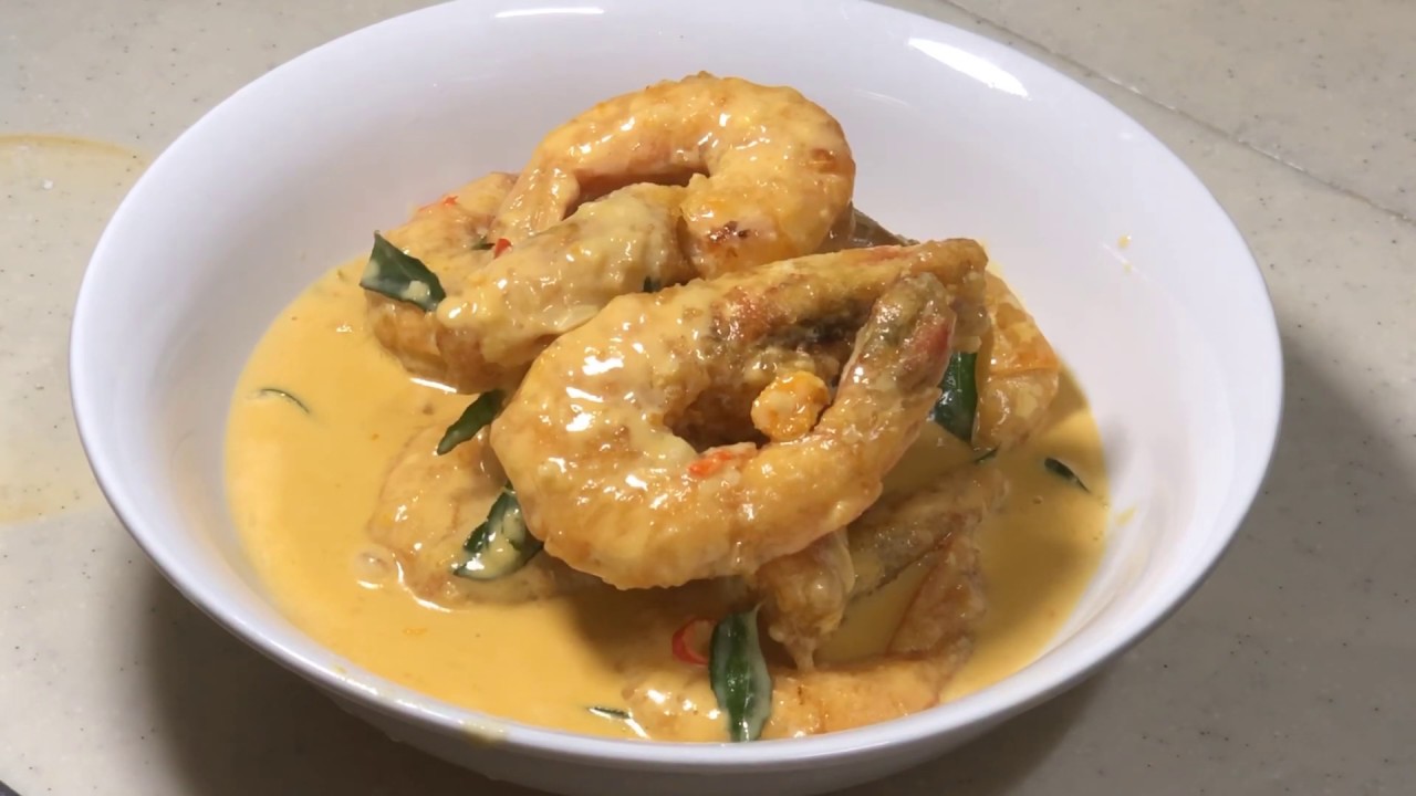 Salted egg cheesy prawns 咸蛋奶油虾 - YouTube