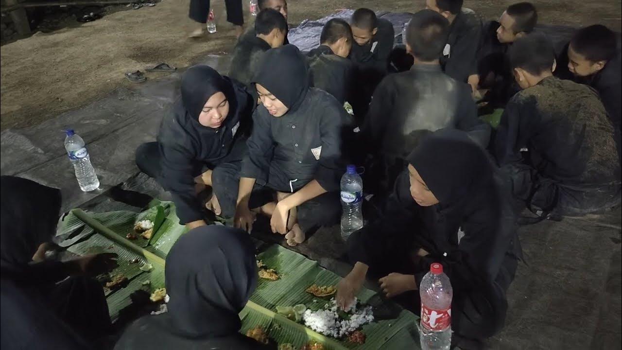 Makan bersama siswa PSHT sub Rayon Karang Kedawung - YouTube